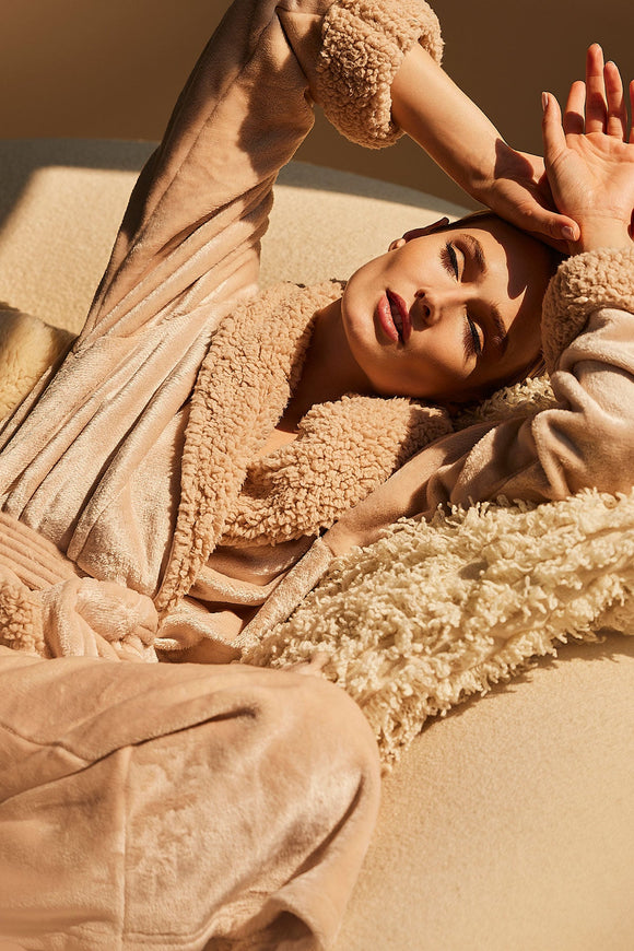 Buy Plush Sherpa Robe in Beige Online | NATORI