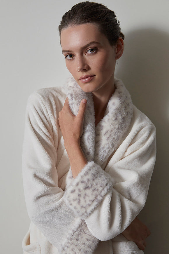 Buy Plush Lynx Robe in Zen White Online | NATORI